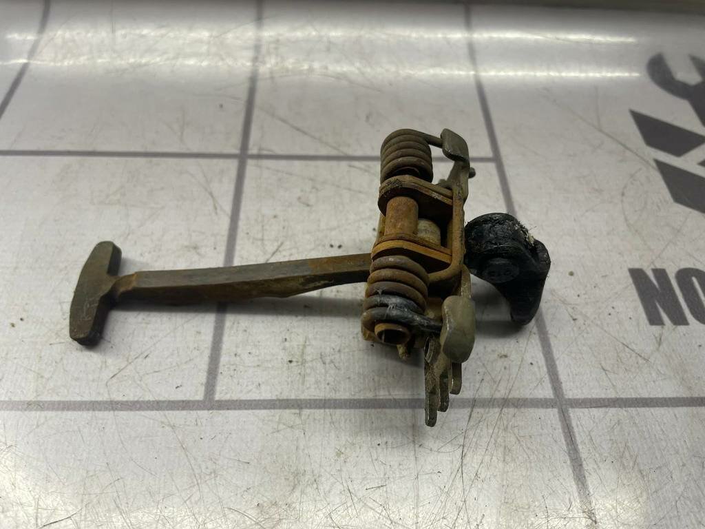 Ограничитель двери Renault Fluence 10-17