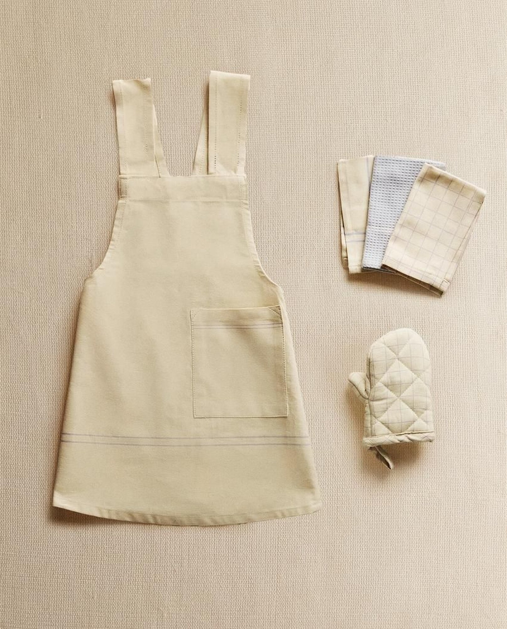 Набор игрушек ZARA HOME 9648/052/733 - игрушечный комплект кухонной одежды, 5 предметов