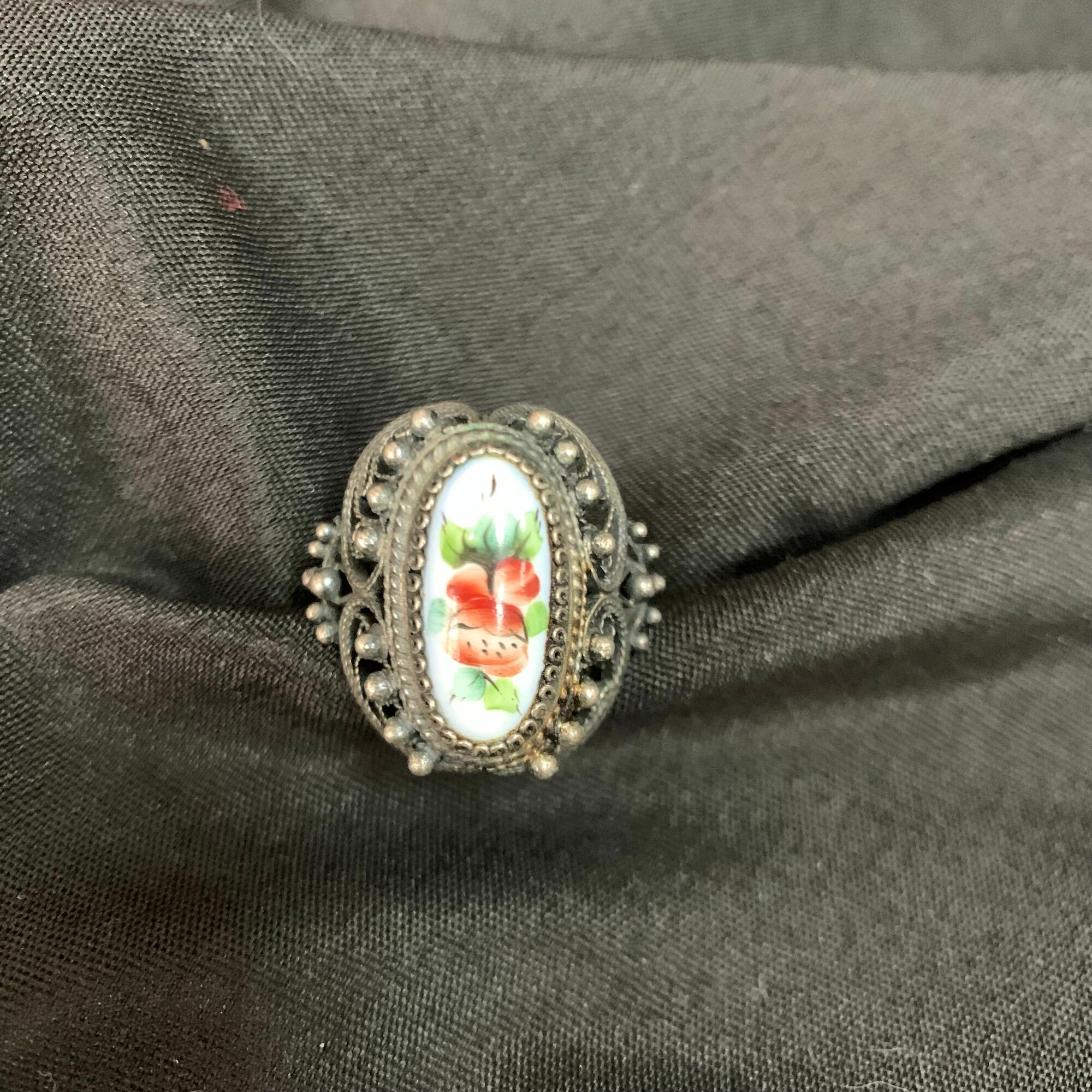 Кольцо "Красные цветы" финифть мельхиор скань