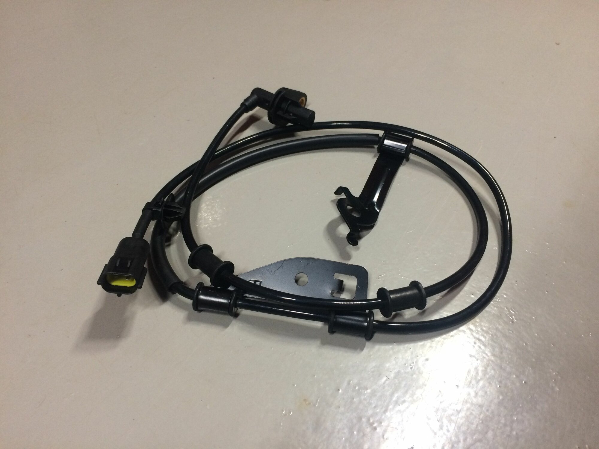 Датчик ABS передний правый (T11-3550040AB)