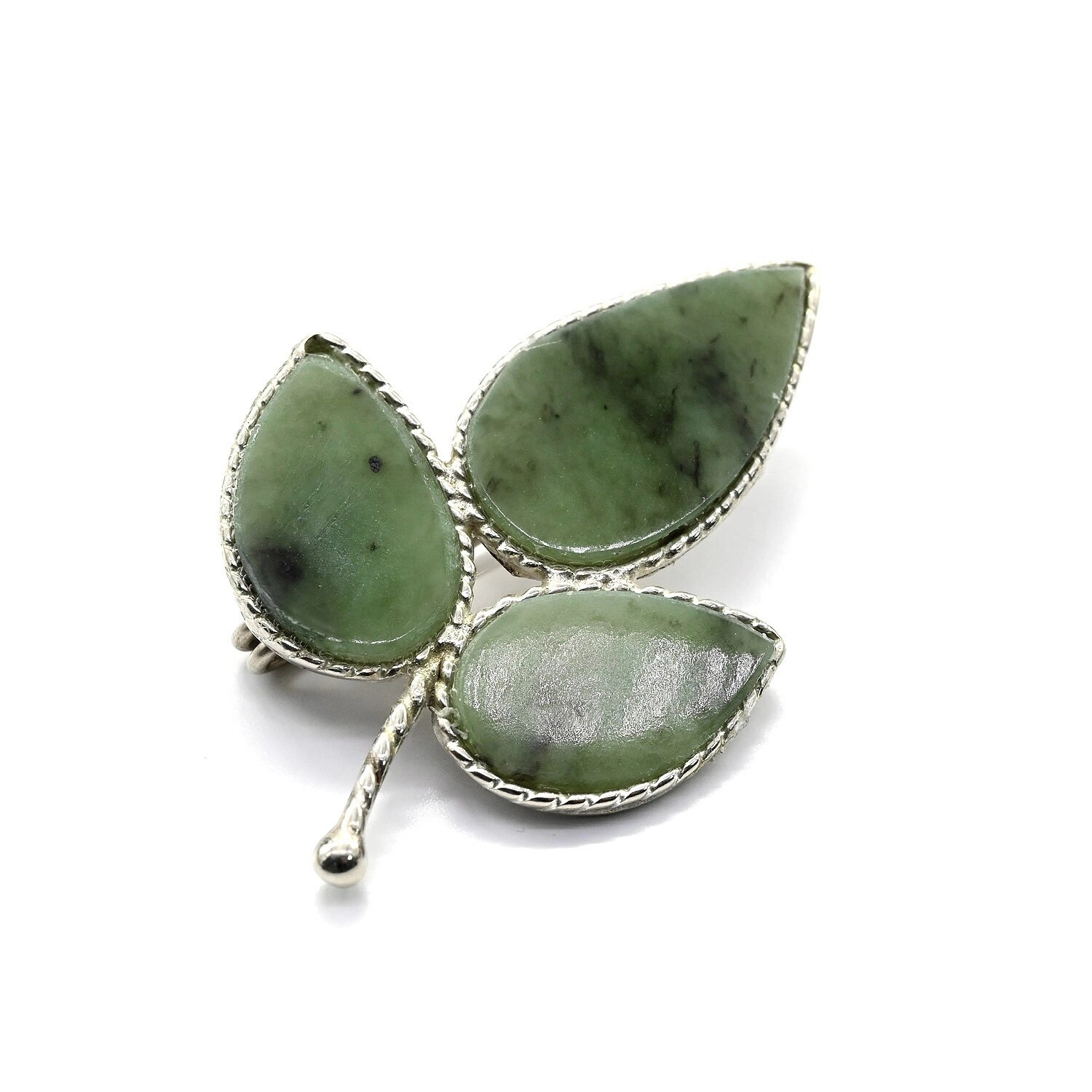 Брошь, нефрит