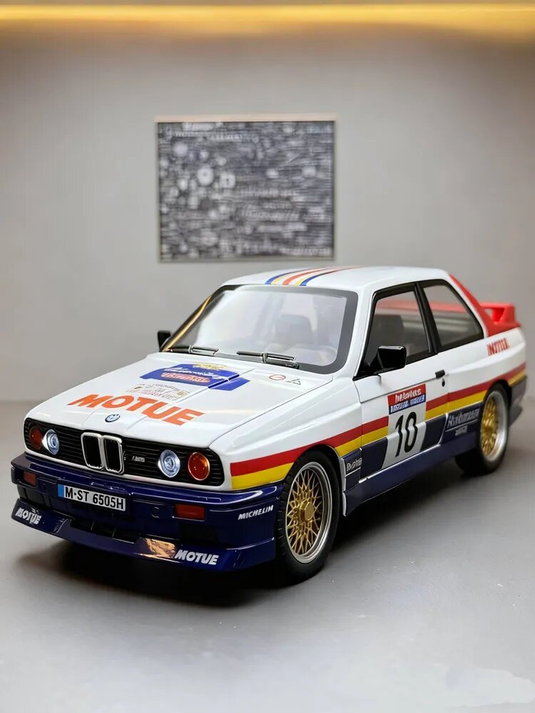 Классический модель автомобиля BMW M3 из сплава в масштабе 1:24 Гоночная машина