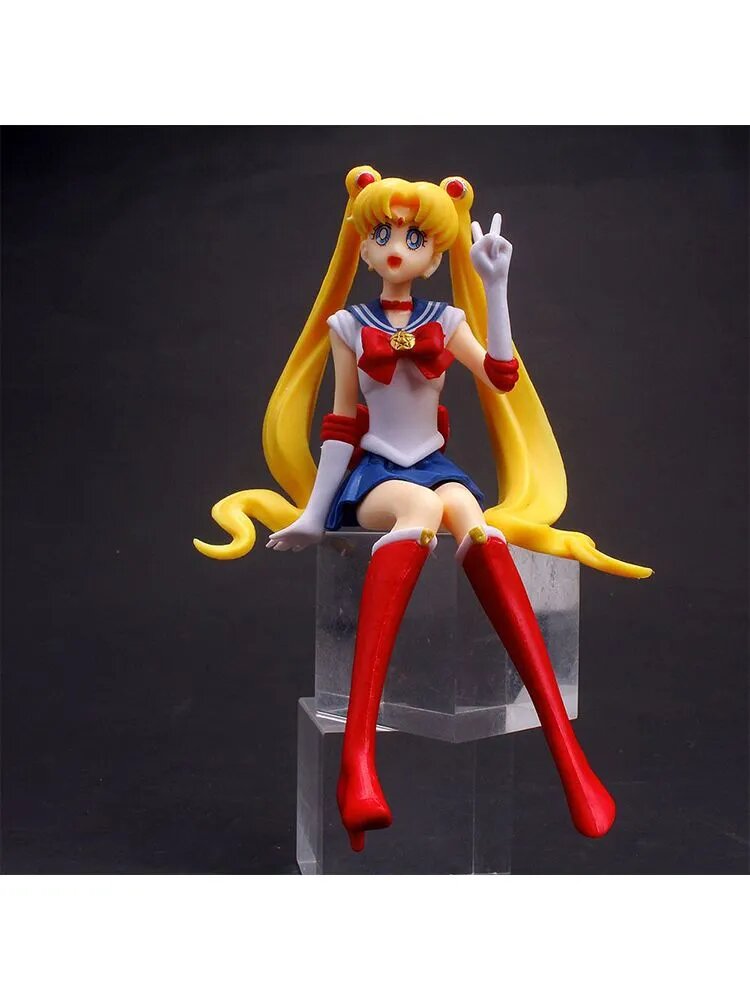 Sailor Moon Сейлор Мун в сидячей позе украшает статую куклы ручной работы