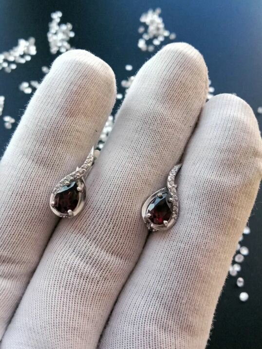 Серьги, серебро, 925 проба, родирование, фианит, гранат