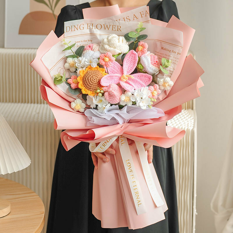 Большой вязаный букет роз, подарок ручной работы для одноклассников, на Новый год, День святого Валентина, день рождения, для подруги, для старших, Международный женский день или День богини.