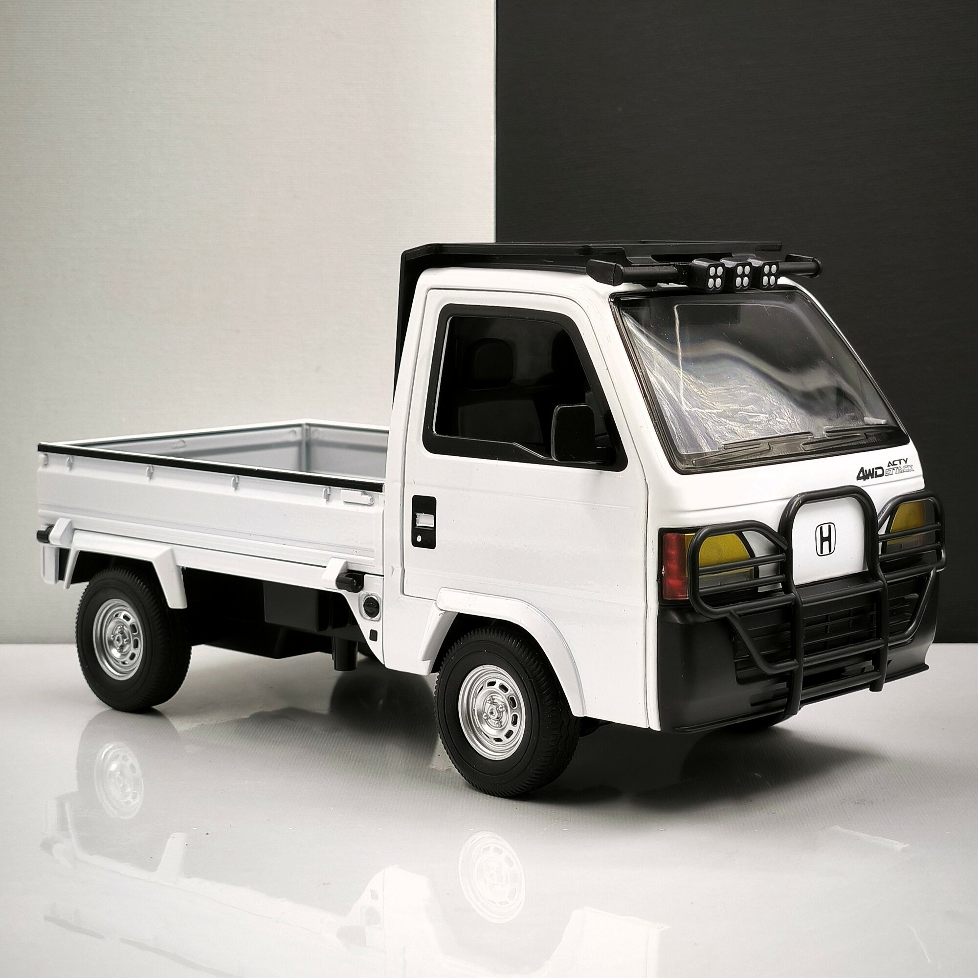 Машинка металлическая Honda Acty Truck II пикап с световым и звуковым сопровождением. Масштаб 1:16