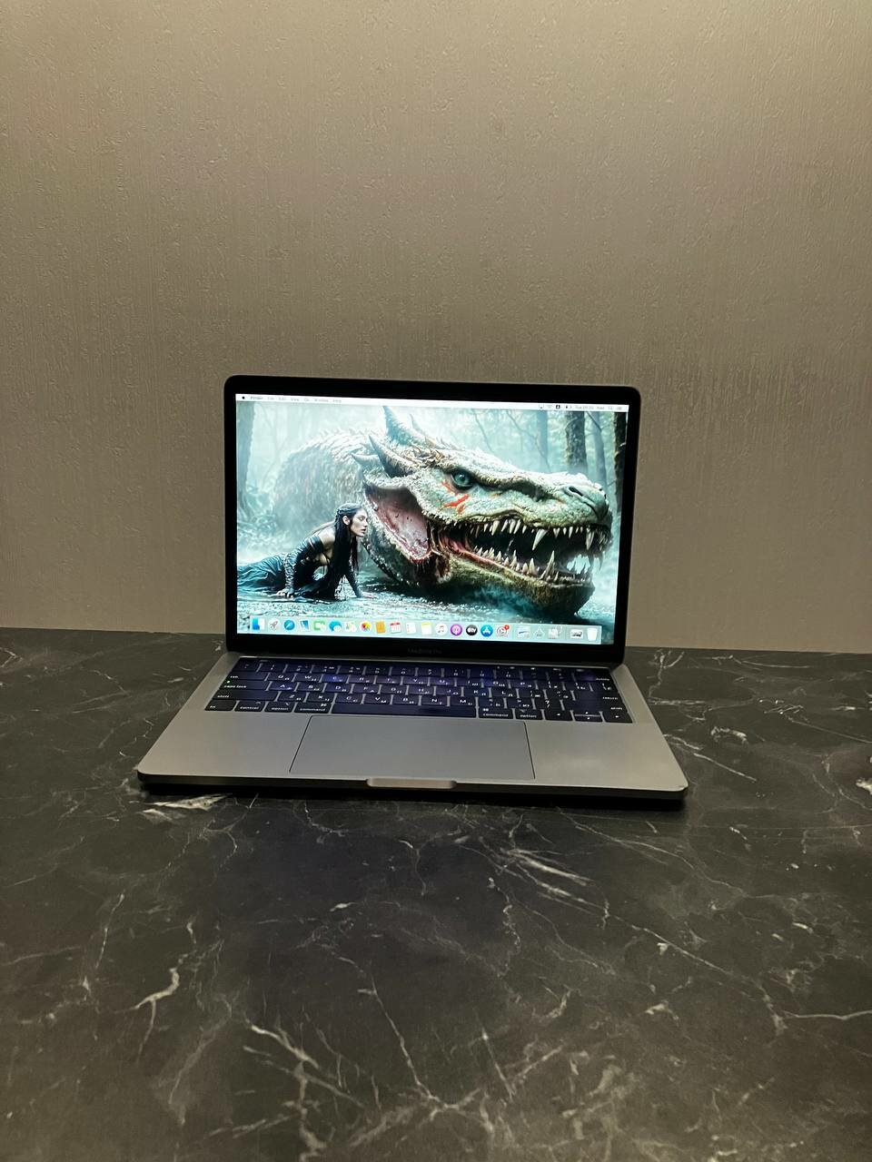 13.3" Ноутбук MacBook Pro 13 2019, Intel Core i7 2.8 ГГц, 16 ГБ/1 ТБ, LPDDR3 2133 МГц, Intel Iris Plus Graphics 655