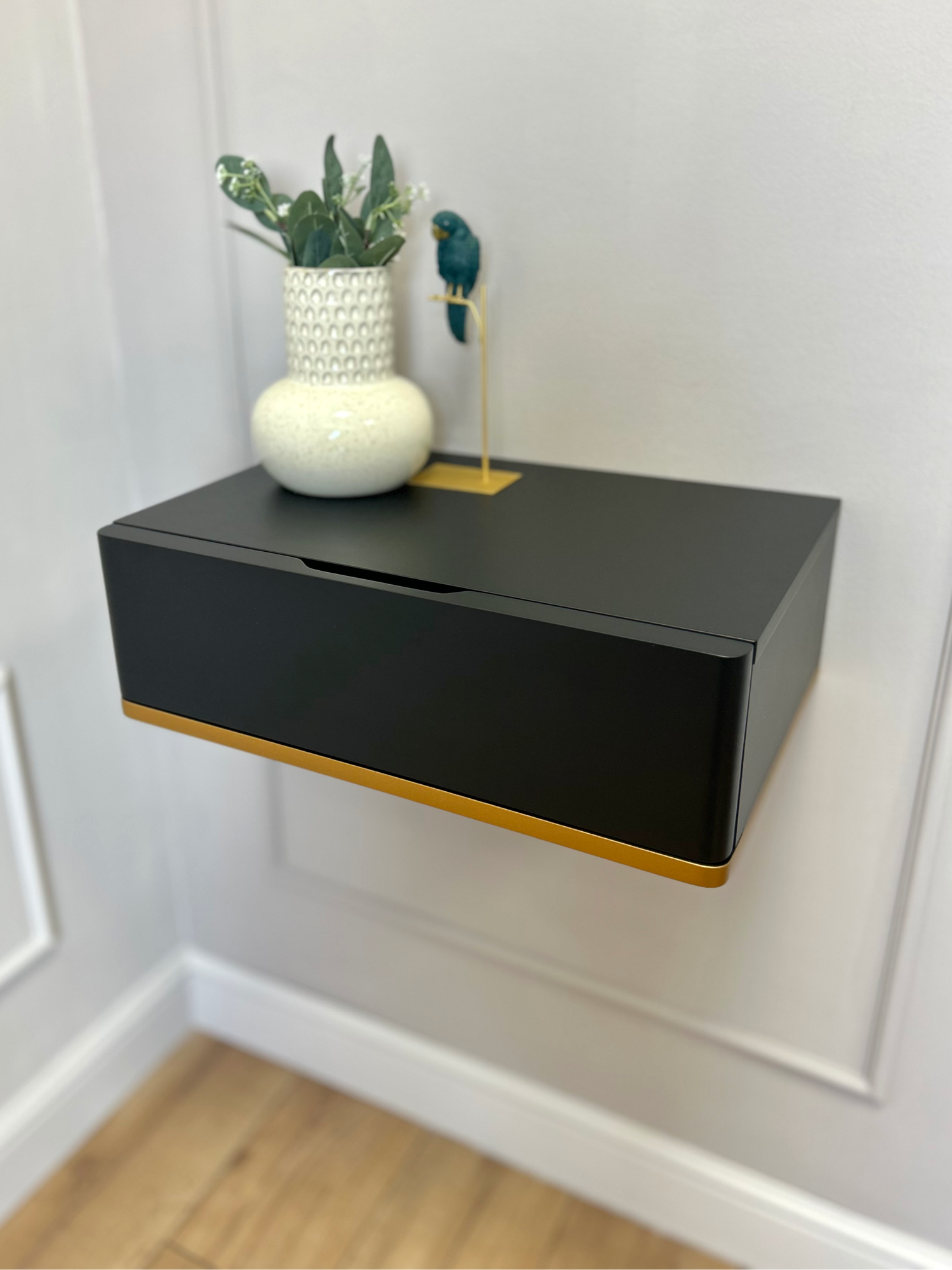 Тумба подвесная консоль прикроватная черная, эмаль мдф 50х32х16 см золотистая вставка, Бьянко