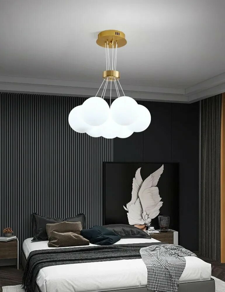 Элегантная подвесная люстра с 7 белыми шарами – стильный светильник для гостиной, спальни или детской