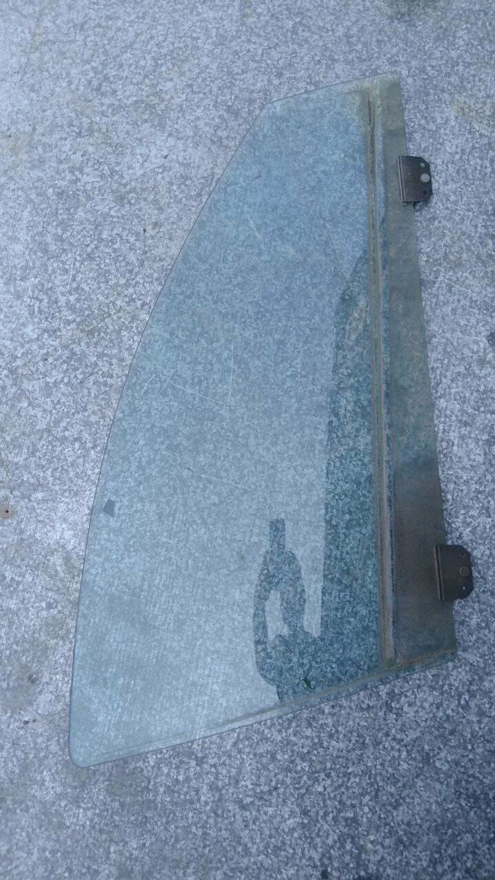 Стекло двери передней правой Chrysler Sebring (1994 - 2000)