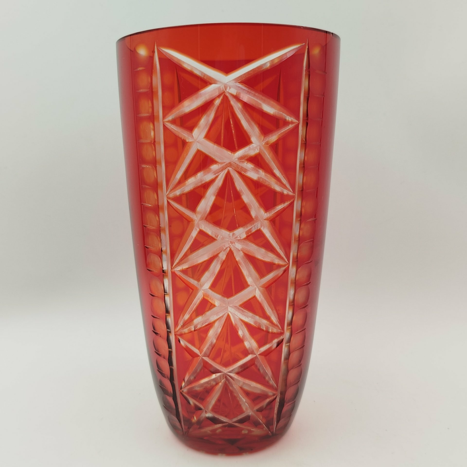 Ваза, украшенная геометрическим декором, стекло, алмазная грань, СССР, 1960-1980 гг.