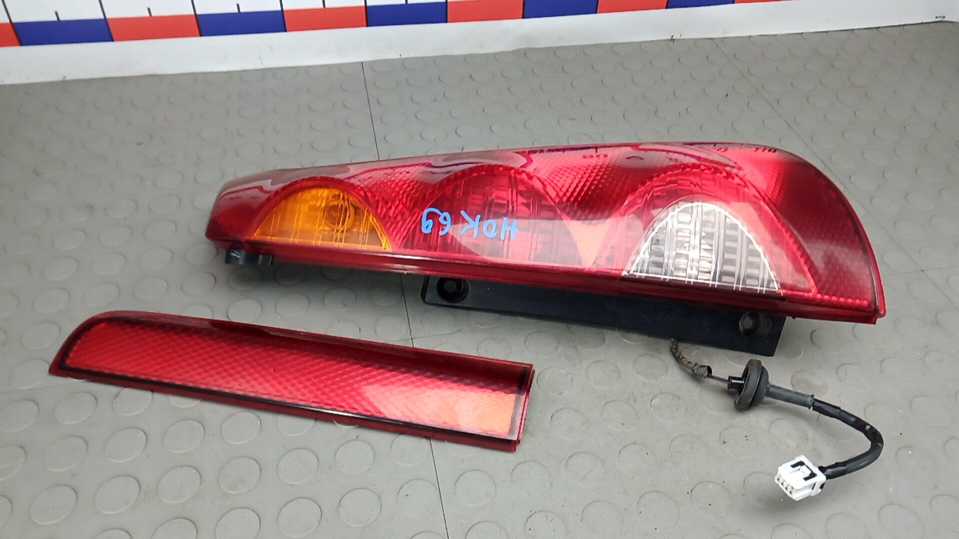 Фонарь задний правый NISSAN NOTE E11