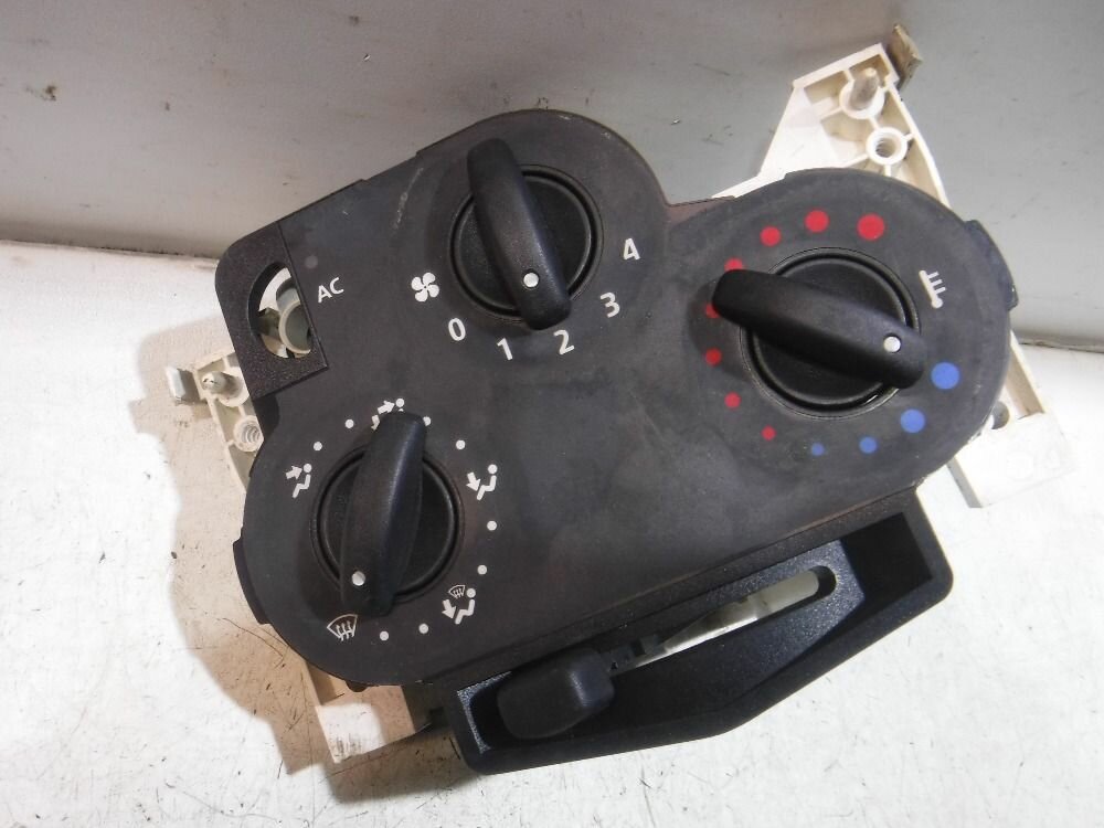 Блок управления отопителем Renault Logan I