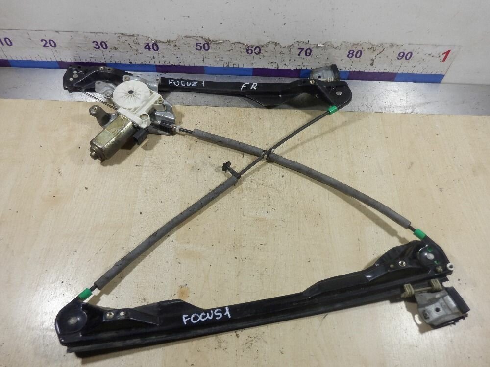 Стеклоподъемник передний правый Ford Focus I 1331612