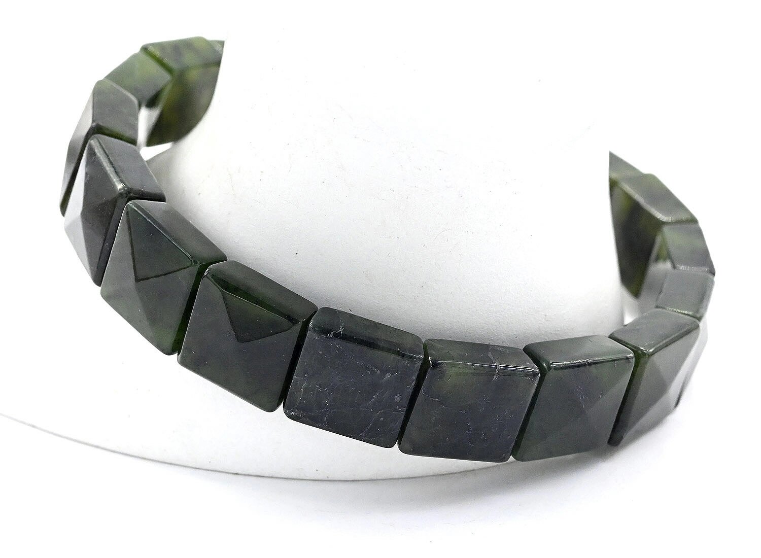 Браслет, нефрит