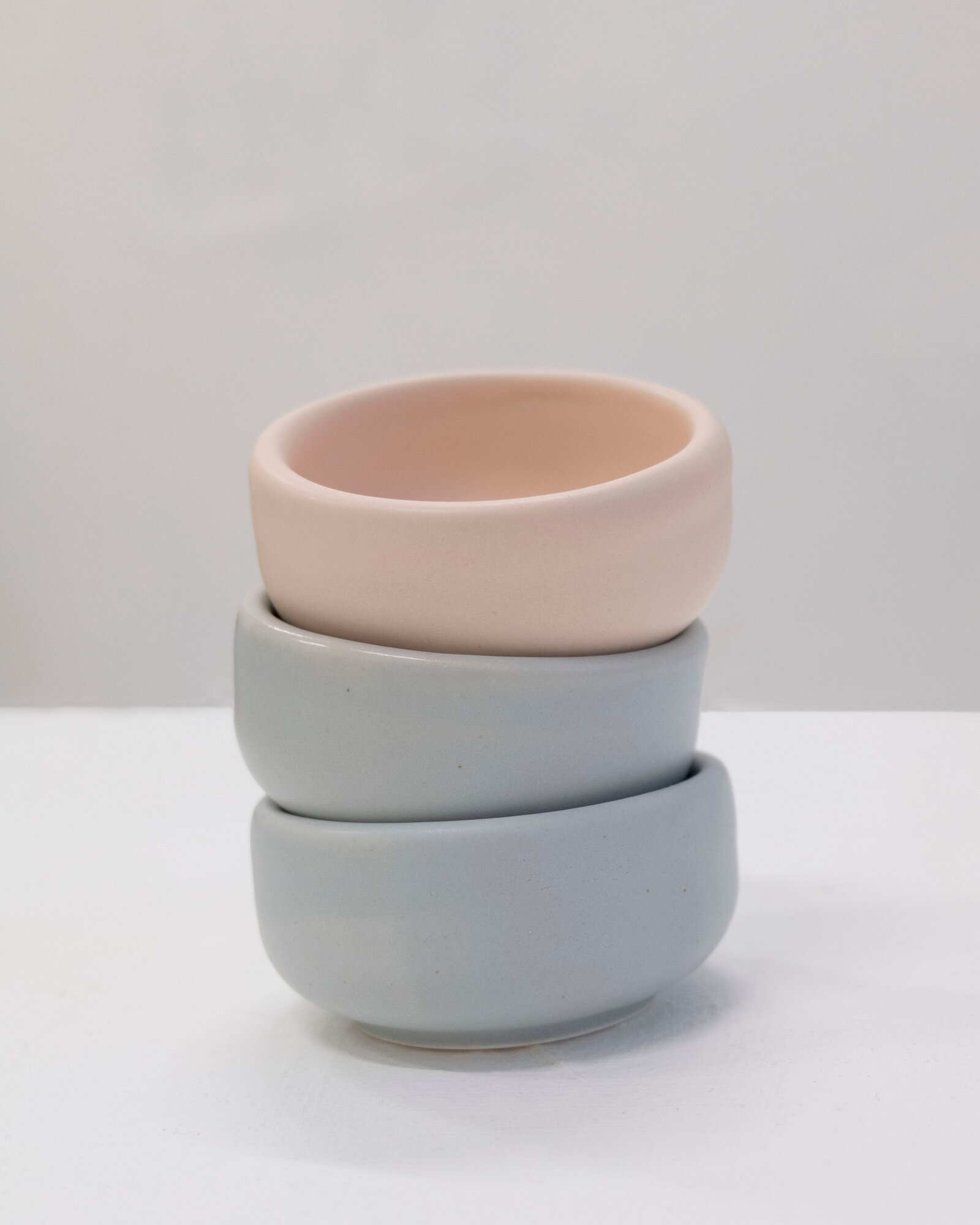 Соусник "Очертания", керамический, светло-розового цвета, матовый