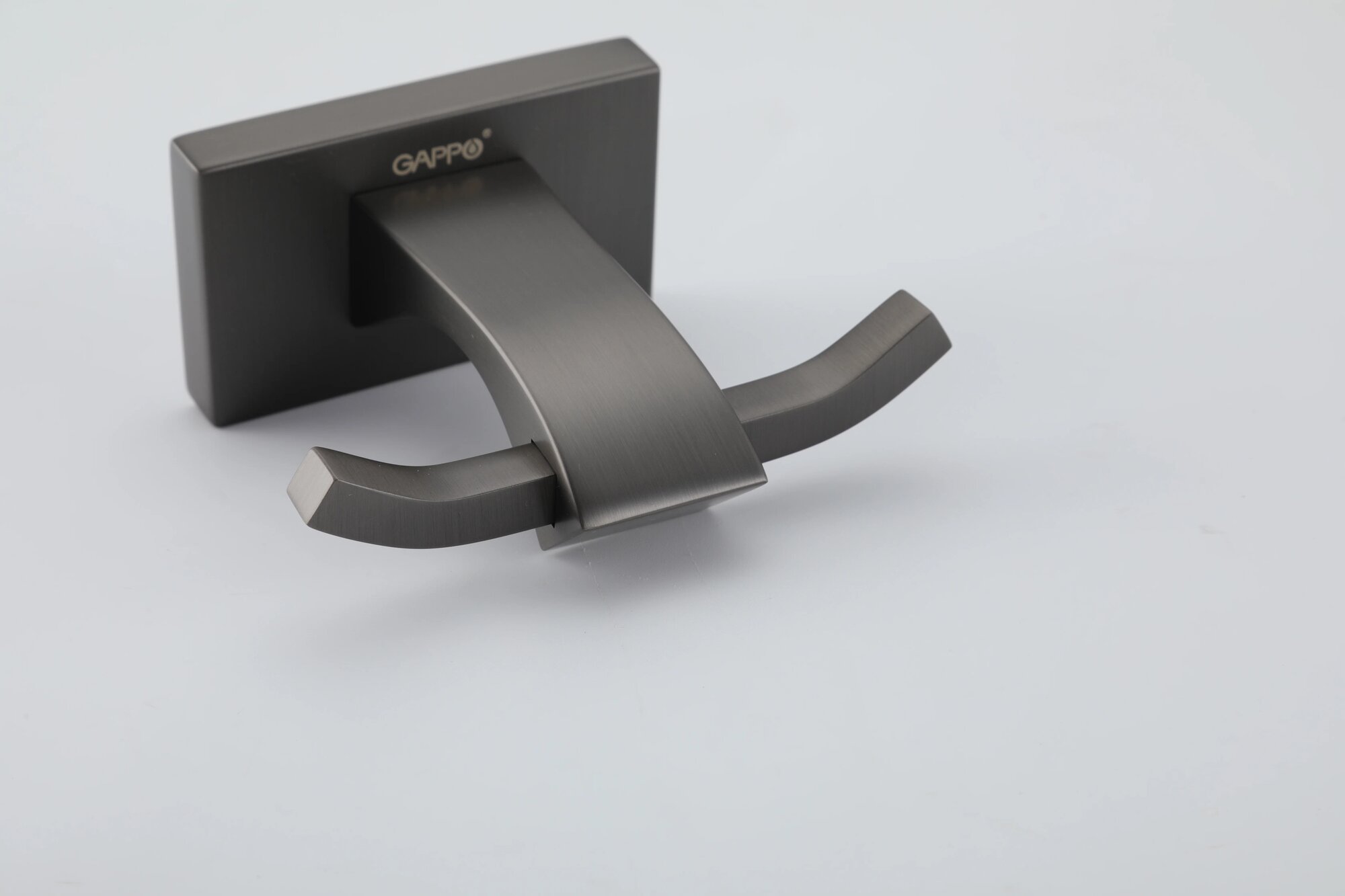 Крючок двойной Gappo G0705-29, оружейная сталь, латунь, крепление шурупы