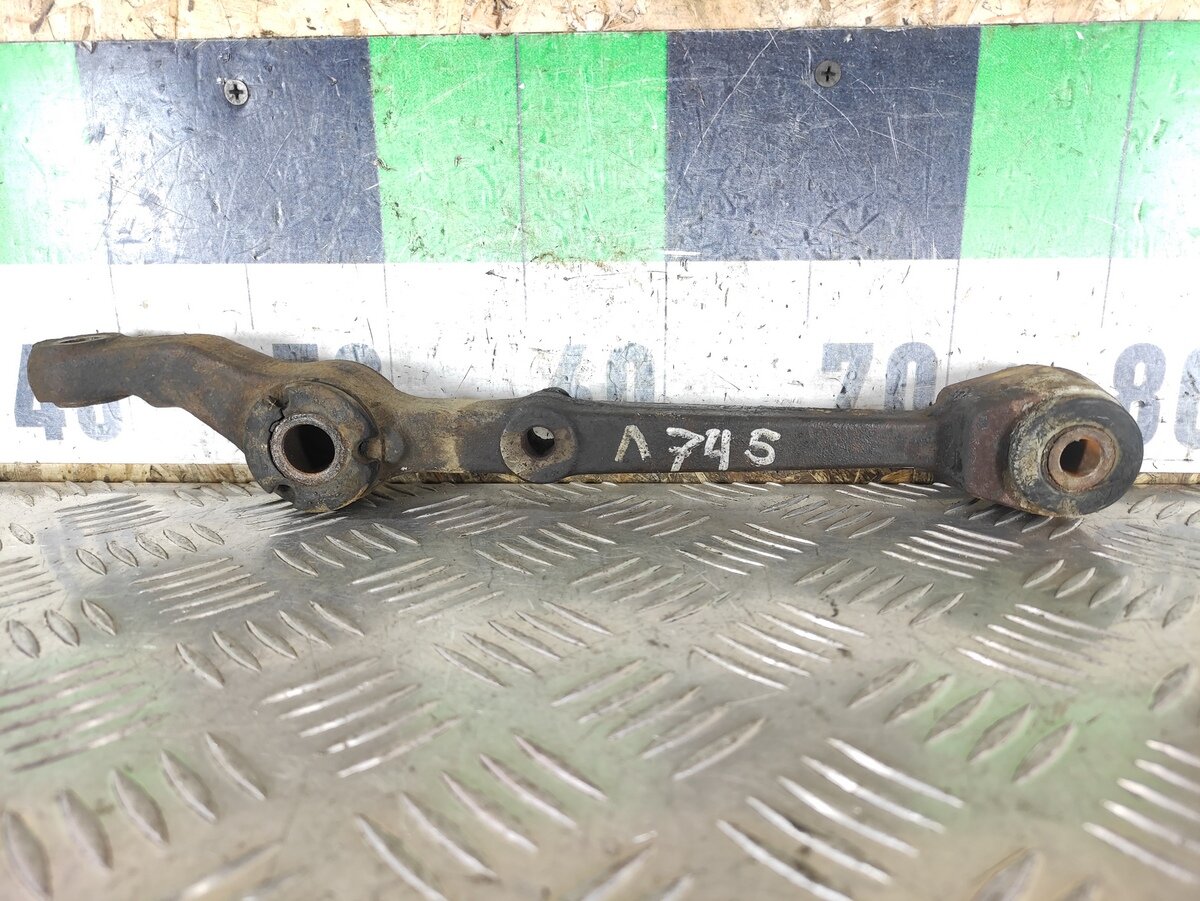 Рычаг передний левый нижний VAZ 2114 21080290402000