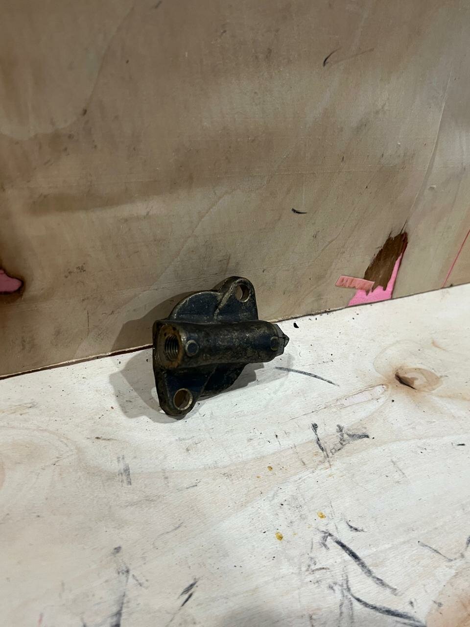 Кран (клапан) запора воздуха ЗИЛ-131 арт.131-4224110