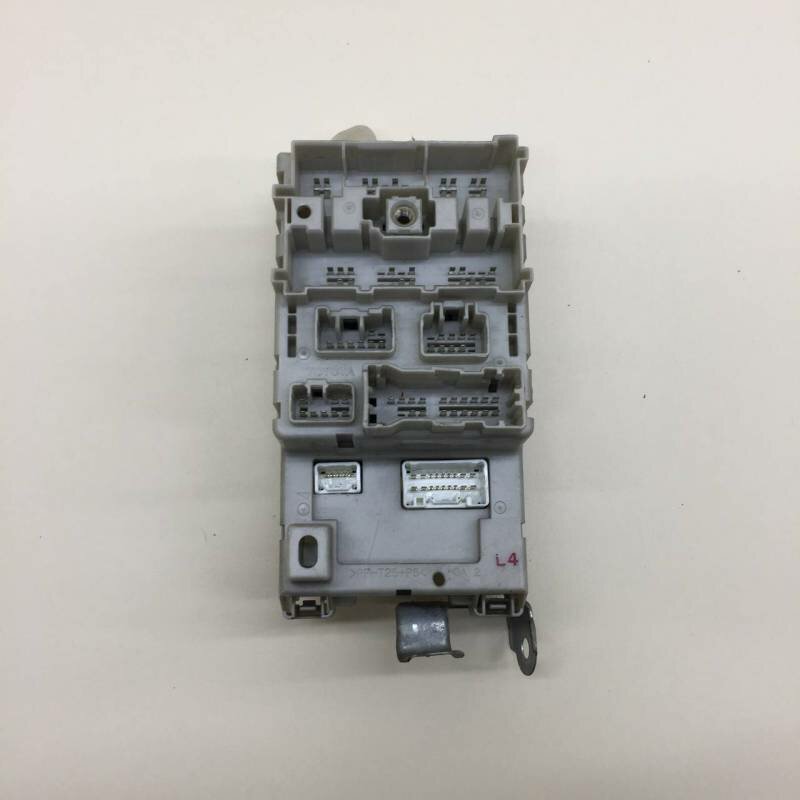 Блок предохранителей Toyota Rav 4 A20 2000-2005