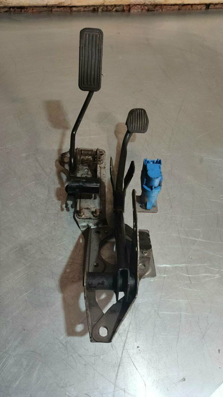 Узел педальный (блок педалей) Mazda 3 2004