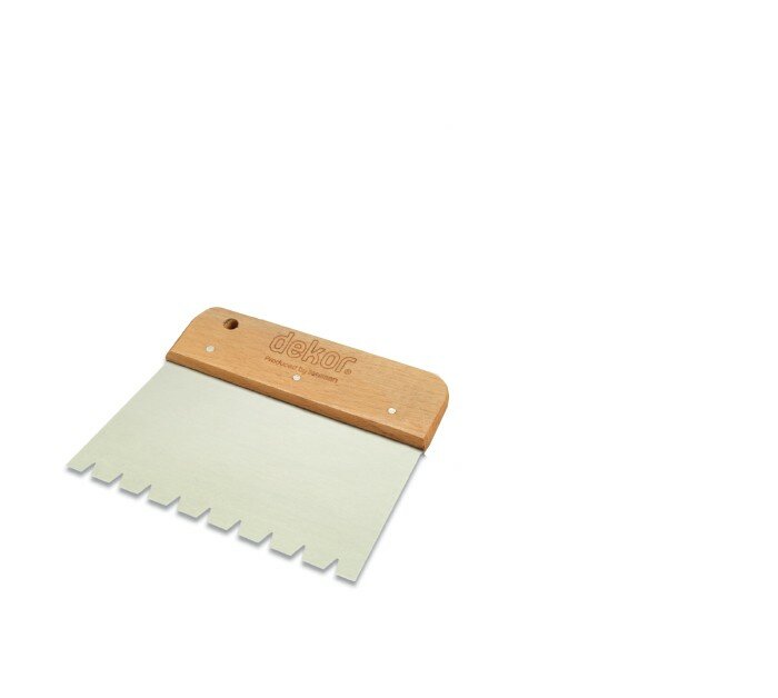 DEKOR HASSAN Шпатель широкий треугольные зубы, 170 мм деревянная ручка 121