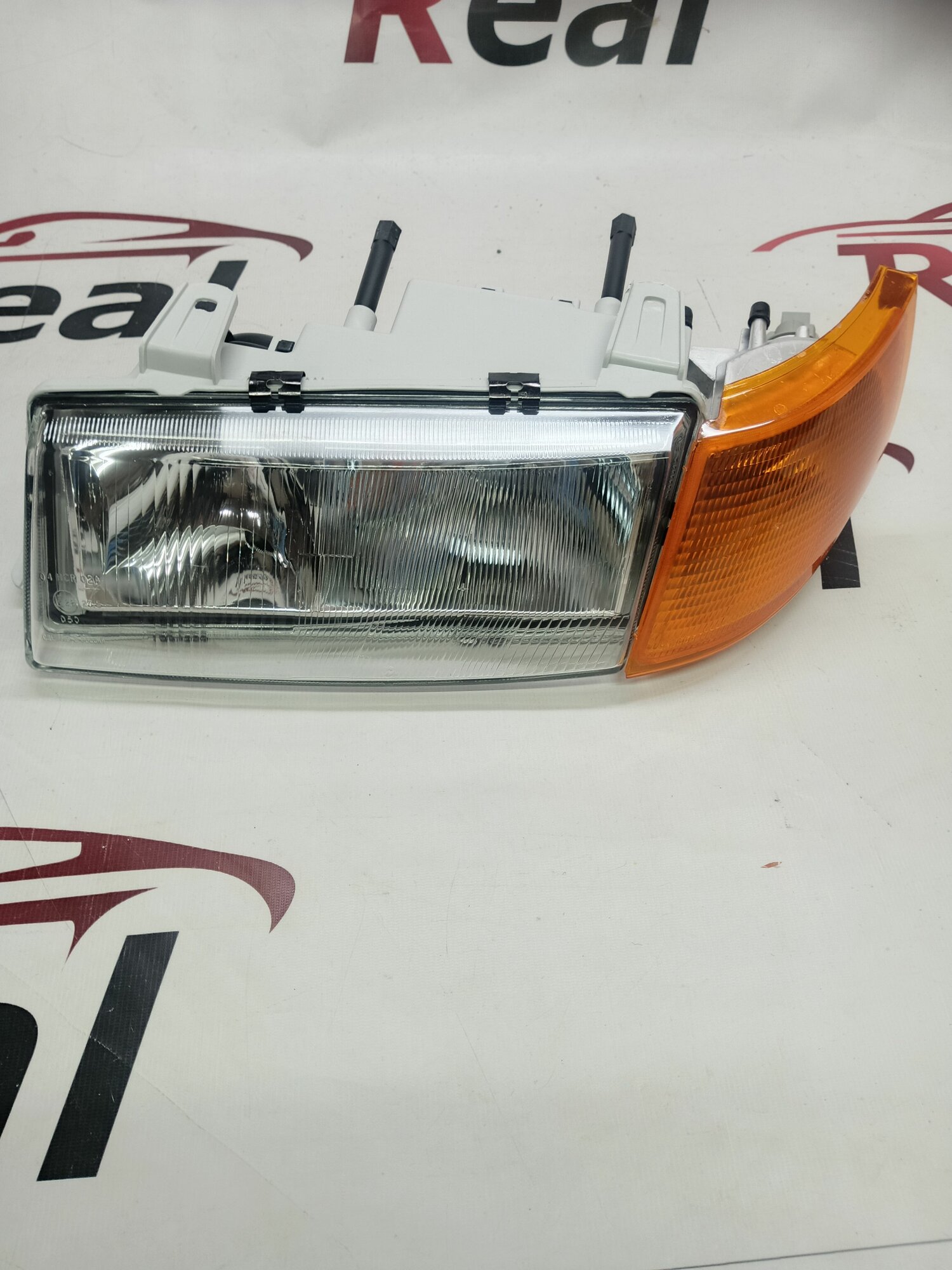 Блок-фара 2110-12 передняя левая с желтым поворотником (без линзы -аналог бош)