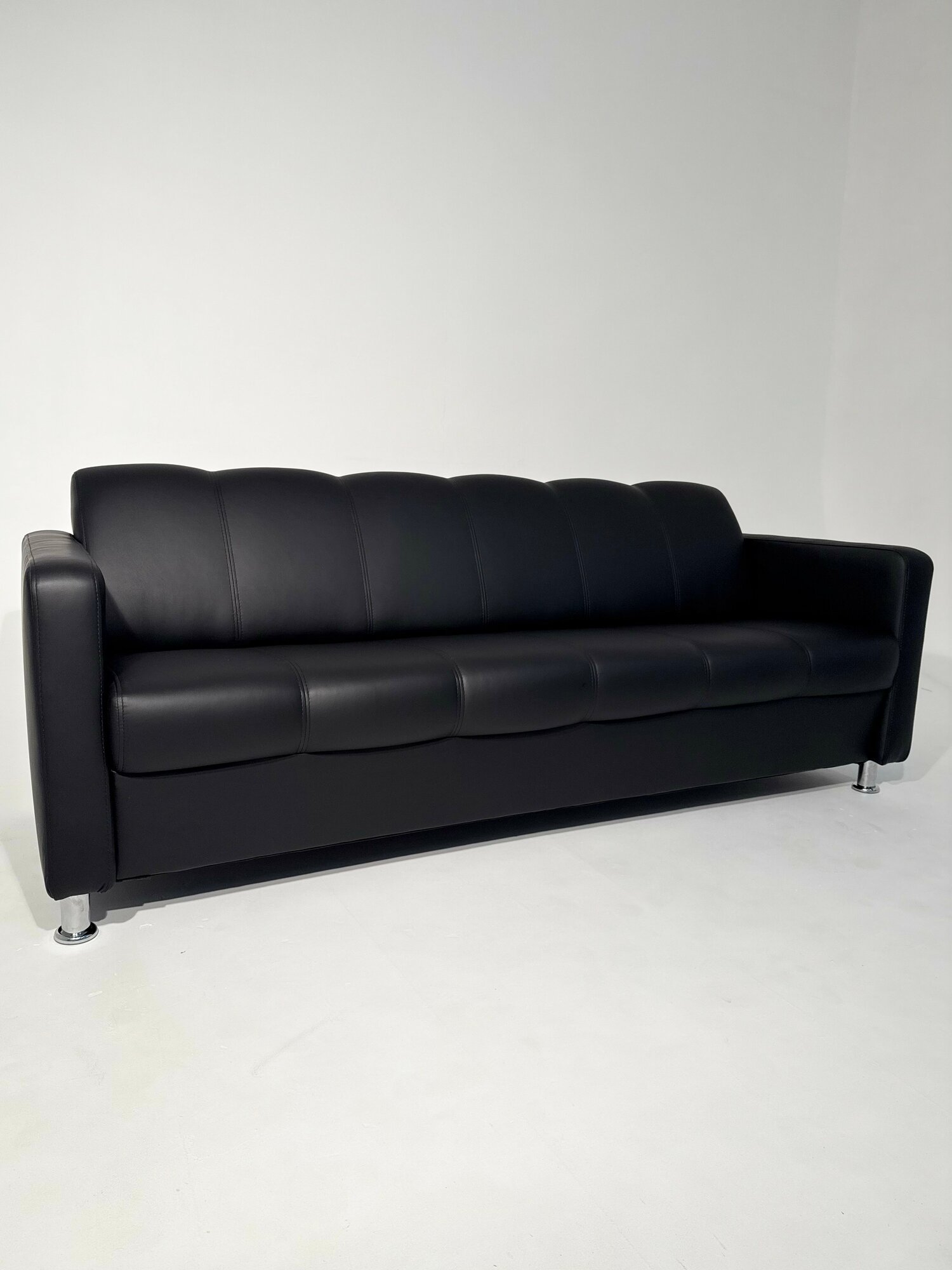 Диван офисный Сенатор двухметровый, механизм Нераскладной, 200х80х82 см, чёрный матовый, с отделочной строчкой