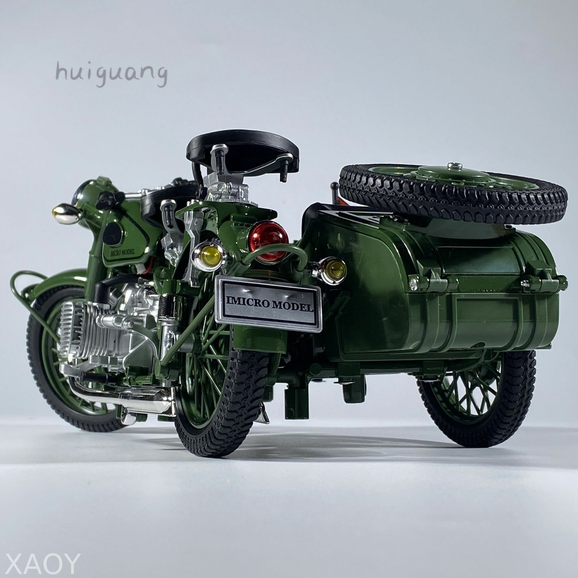 Эксклюзивная модель мотоцикла Ural M72 СССР 1:10 из металлического сплава, оснащенная светом и звуком, представляет собой классический трехколесный транспорт