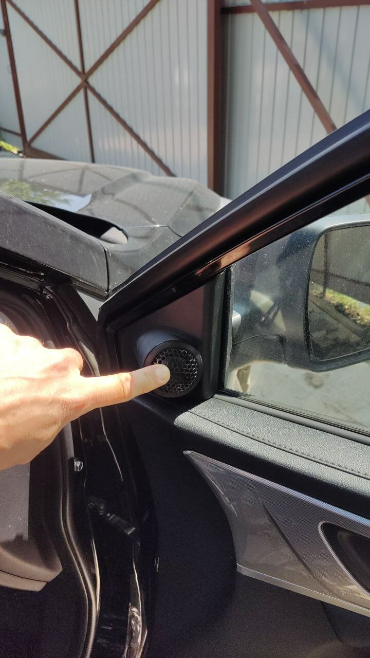 Подиумы для динамиков в уголки дверей. Подиумы под твиттеры для Haval M6, ABS пластик, черный, 2шт.