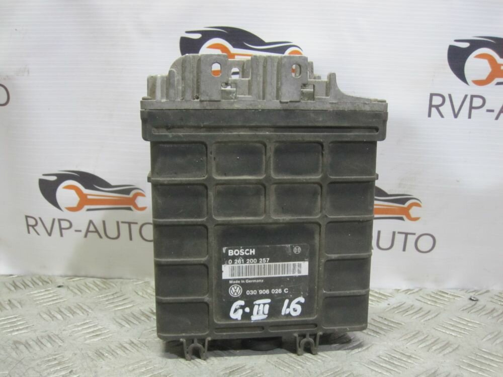 Блок управления двигателем VW Golf 3 1.6 1991-1999 0261200257