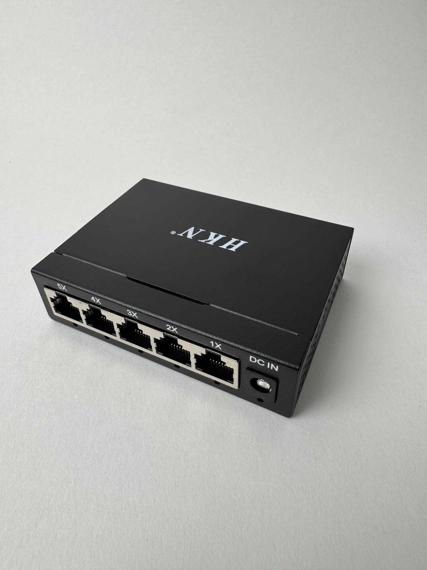 Сетевой коммутатор с 5 портами (1 Гбит/с). HKN-G105D