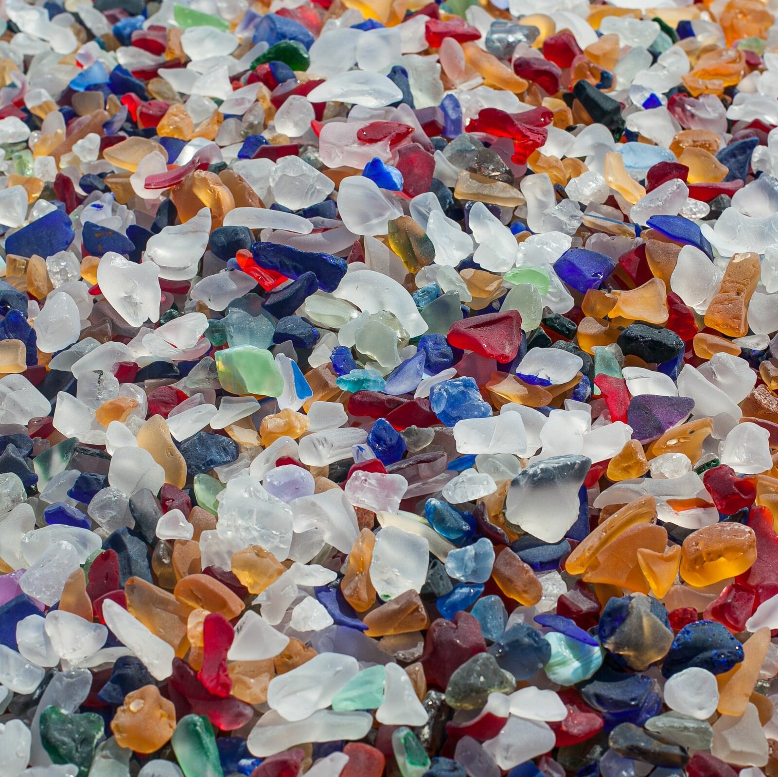 Стеклянный камень для декора индонезия 1 кг. фракция 10-20 мм.