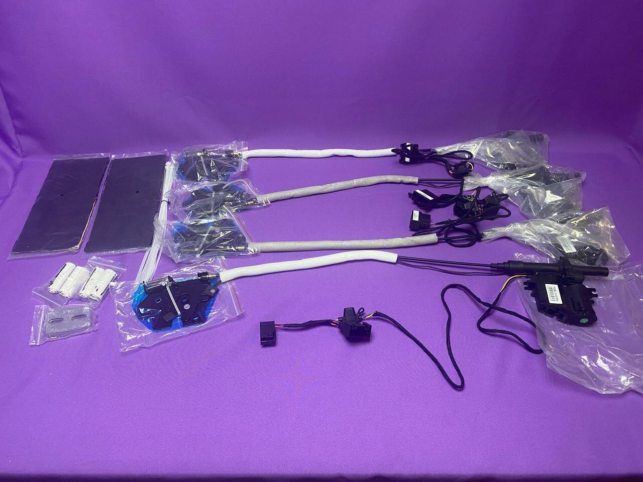 Доводчики дверей Geely Monjaro