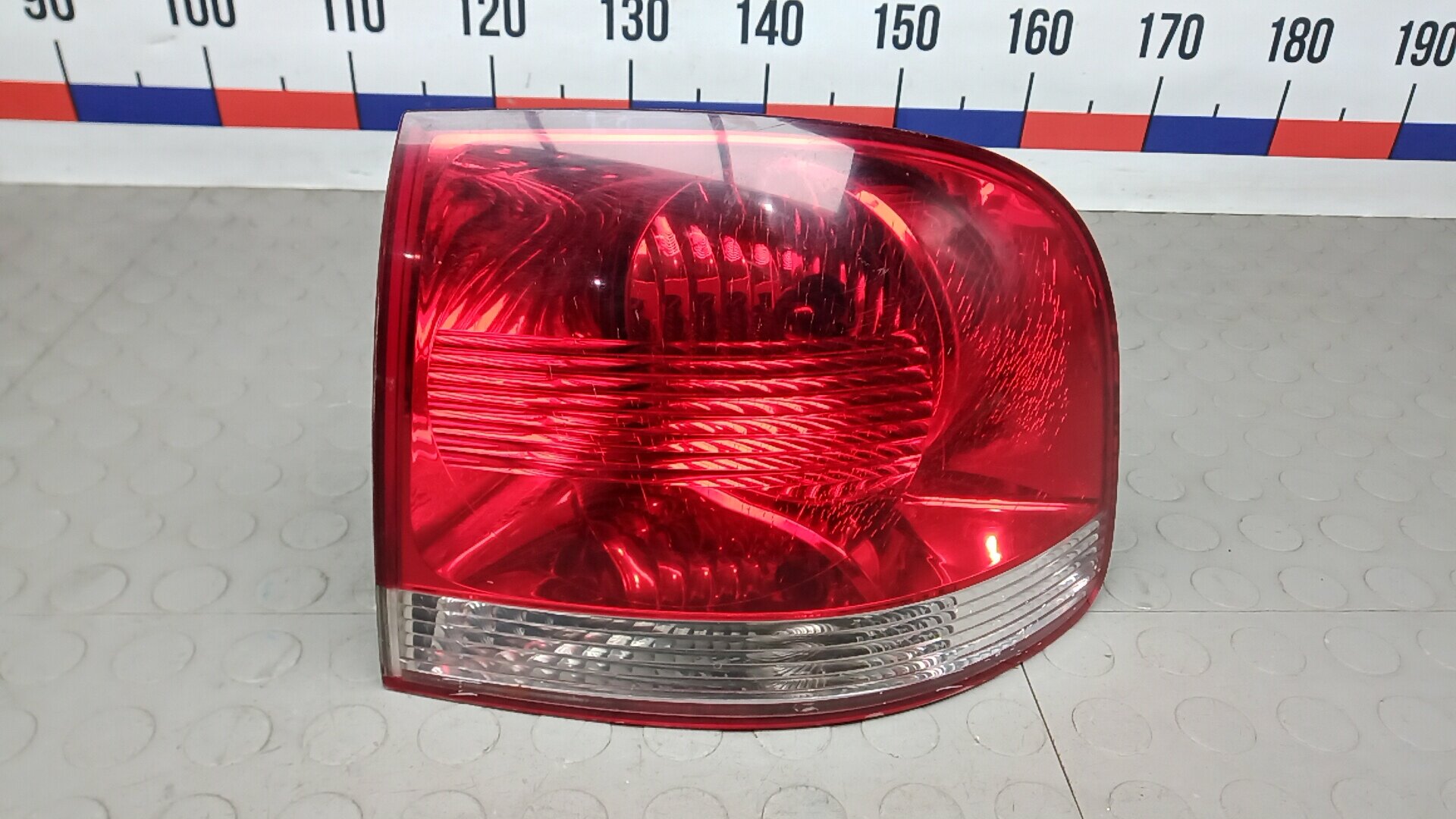 Фонарь задний правый VOLKSWAGEN TOUAREG 7L