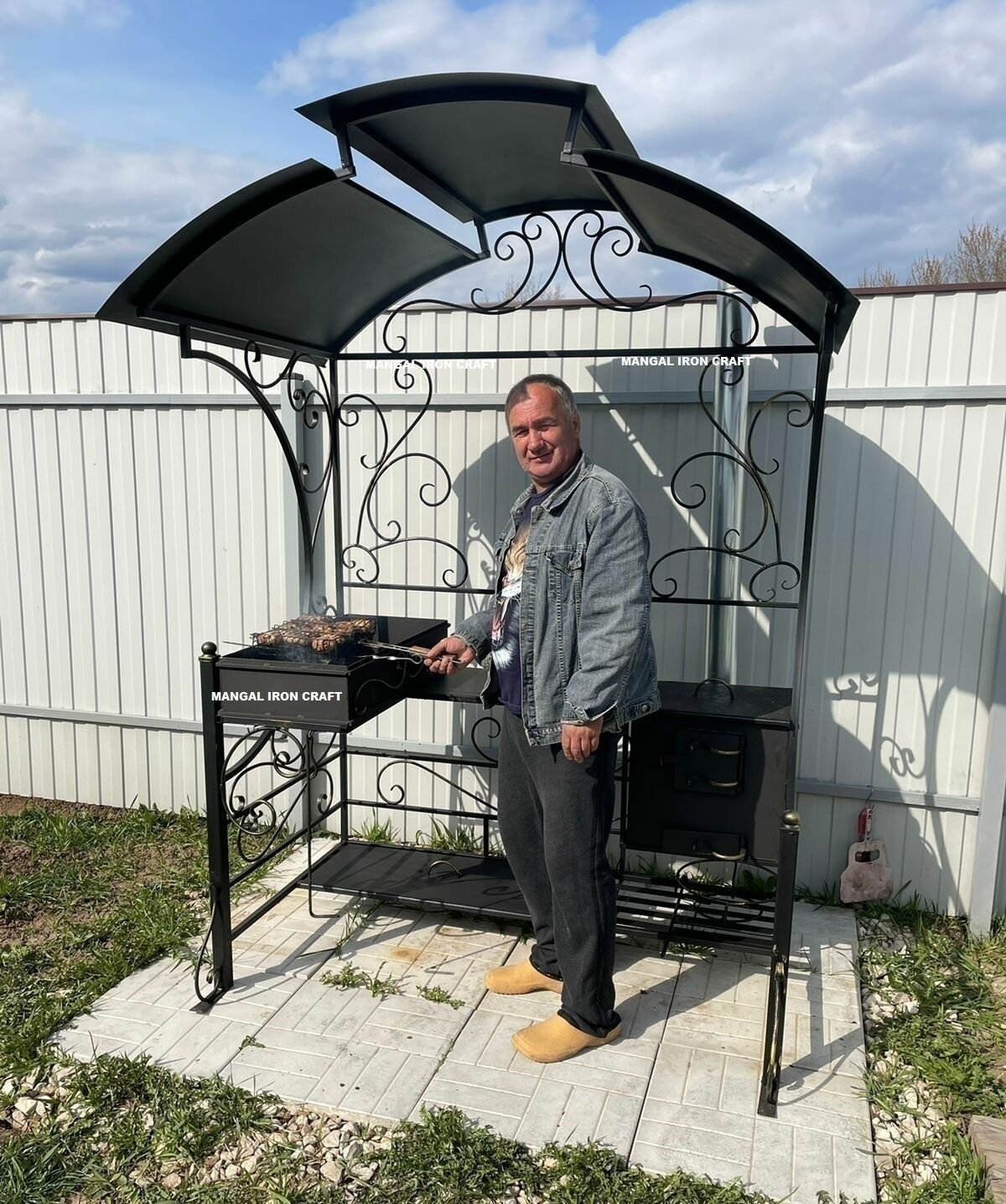 Мангал с крышей и печкой под казан, мангальная зона с печью и дымоходом, мангальный комплекс из 5 мм стали
