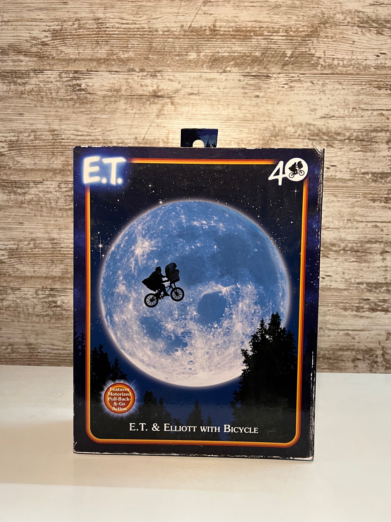 Фигурка Инопланетянин и Эллиот на велосипеде E.T. & Elliott with Bicycle, 13 см, Neca