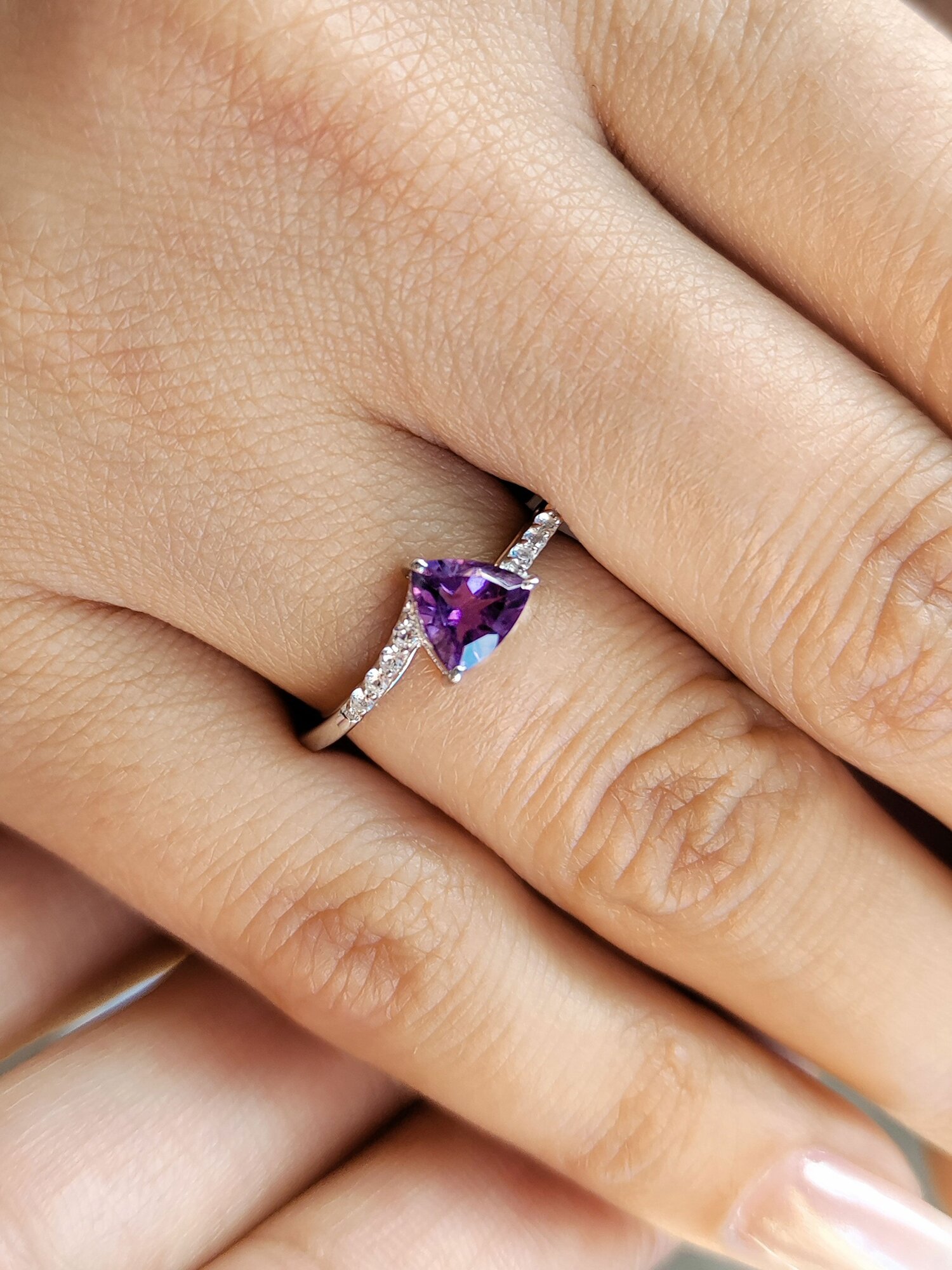 Кольцо тонкое, серебро, 925 проба, родирование, аметист, топаз