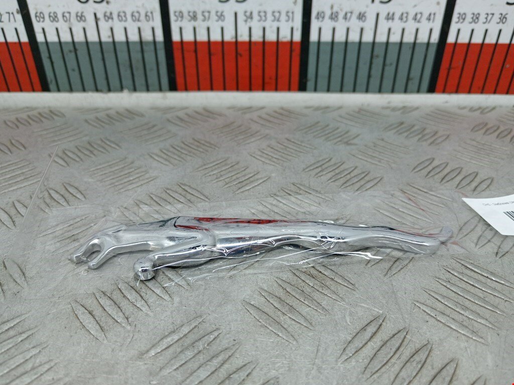 Эмблема (значок) Jaguar XF (X250) арт. 2260096