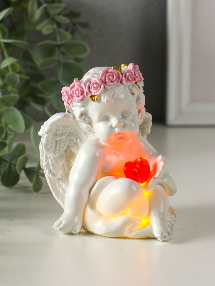 Фигурка светящаяся полистоун «Ангел - воздушный поцелуй в форме сердца», белый, 6.8×6×7.3 см