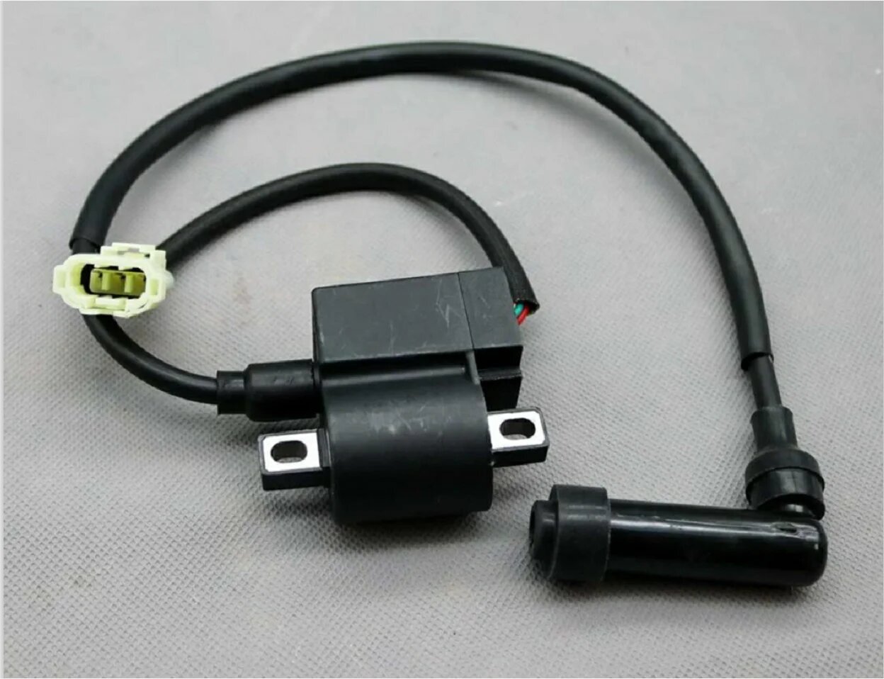 Катушка зажигания для красного мотоцикла системы EFI
