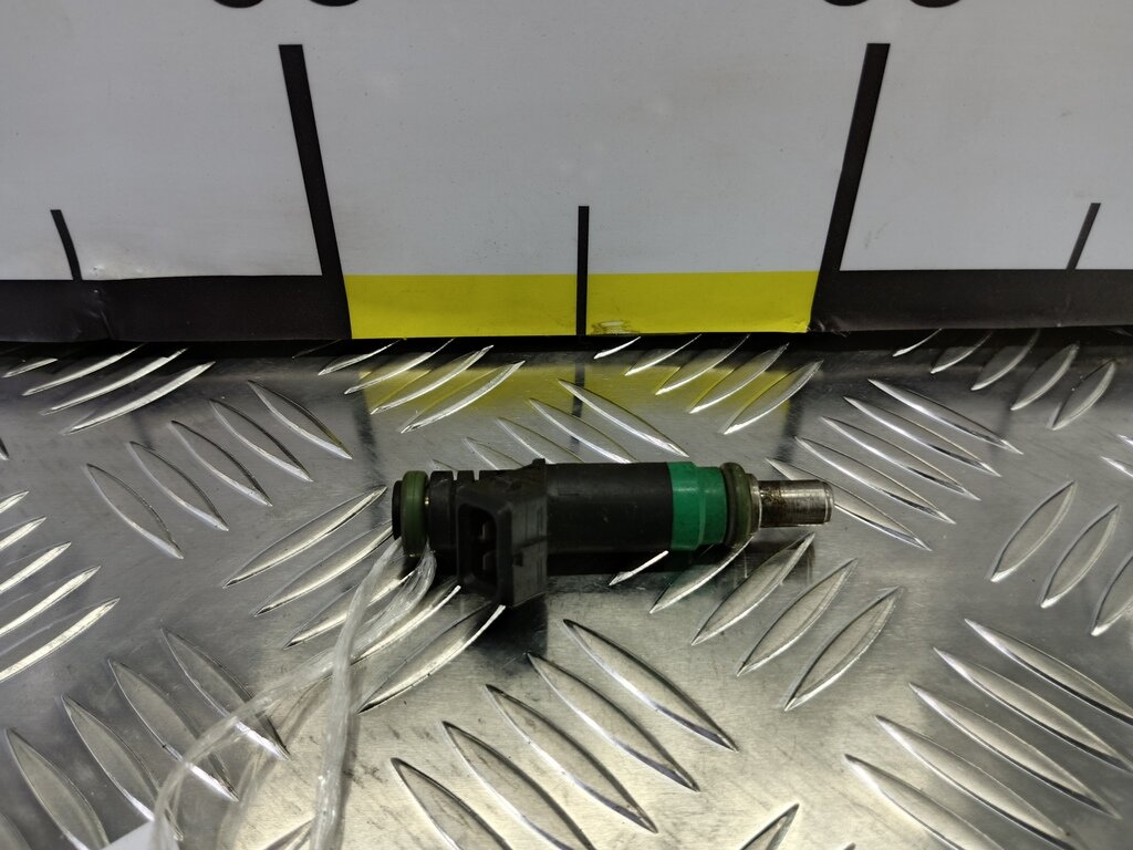 Форсунка топливная Б/У для FORD Focus II рестайлинг (2007—2011) 1429840