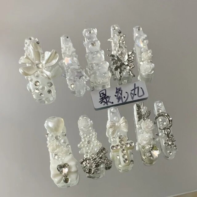 Набор из 10 горячих длинных заостренных ногтей ручной работы в форме гроба, полностью покрывающих ногти, накладные ногти Sanrio KT с металлической цепочкой и сверкающими бриллиантами в виде цветка, Размер: М-16-12-13-12-10