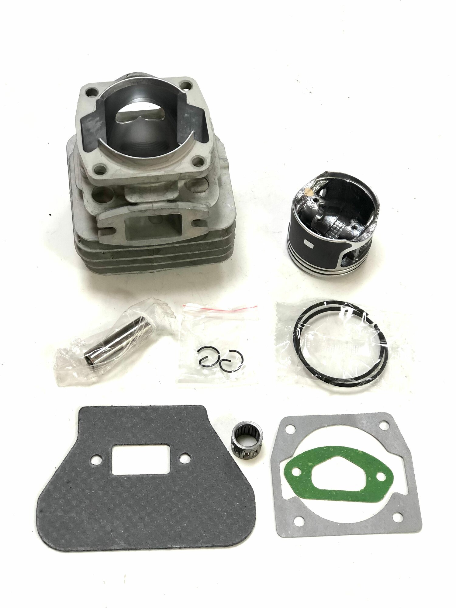 Поршневая группа для бензопил 5800 45,2 мм PRO поршень с графитовым напылением, прокладки, подшипник