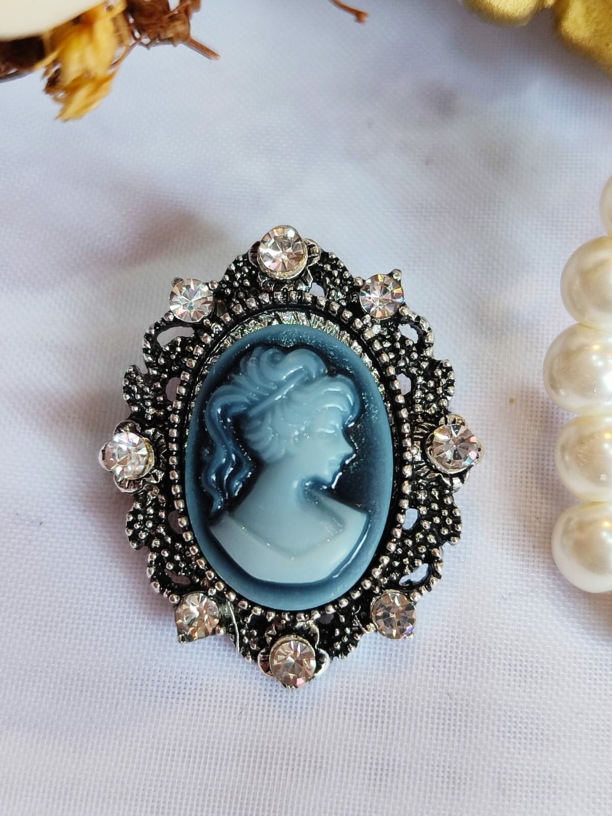 Брошь, пластик, камея