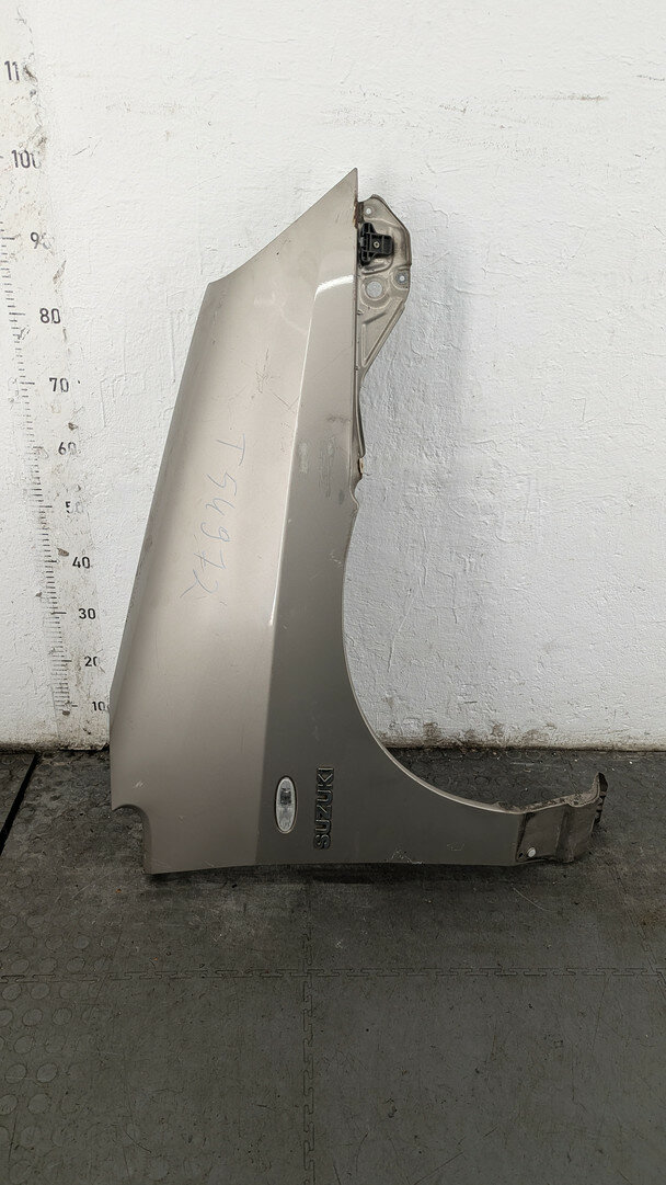Крыло правое переднее Suzuki Liana Б/У