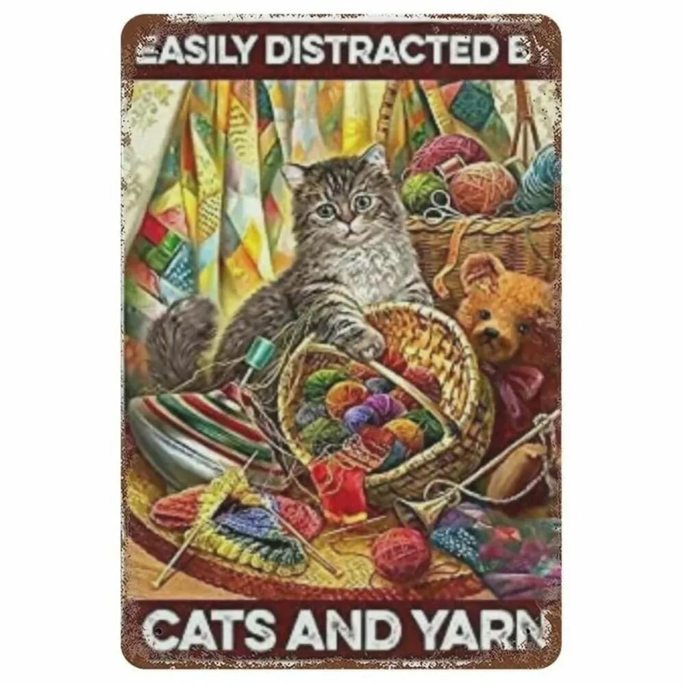 Табличка полосатый кот "Easily Distracted By Cats And Yarn", ретро стиль, металл, декор для интерьера, 20х30 см.