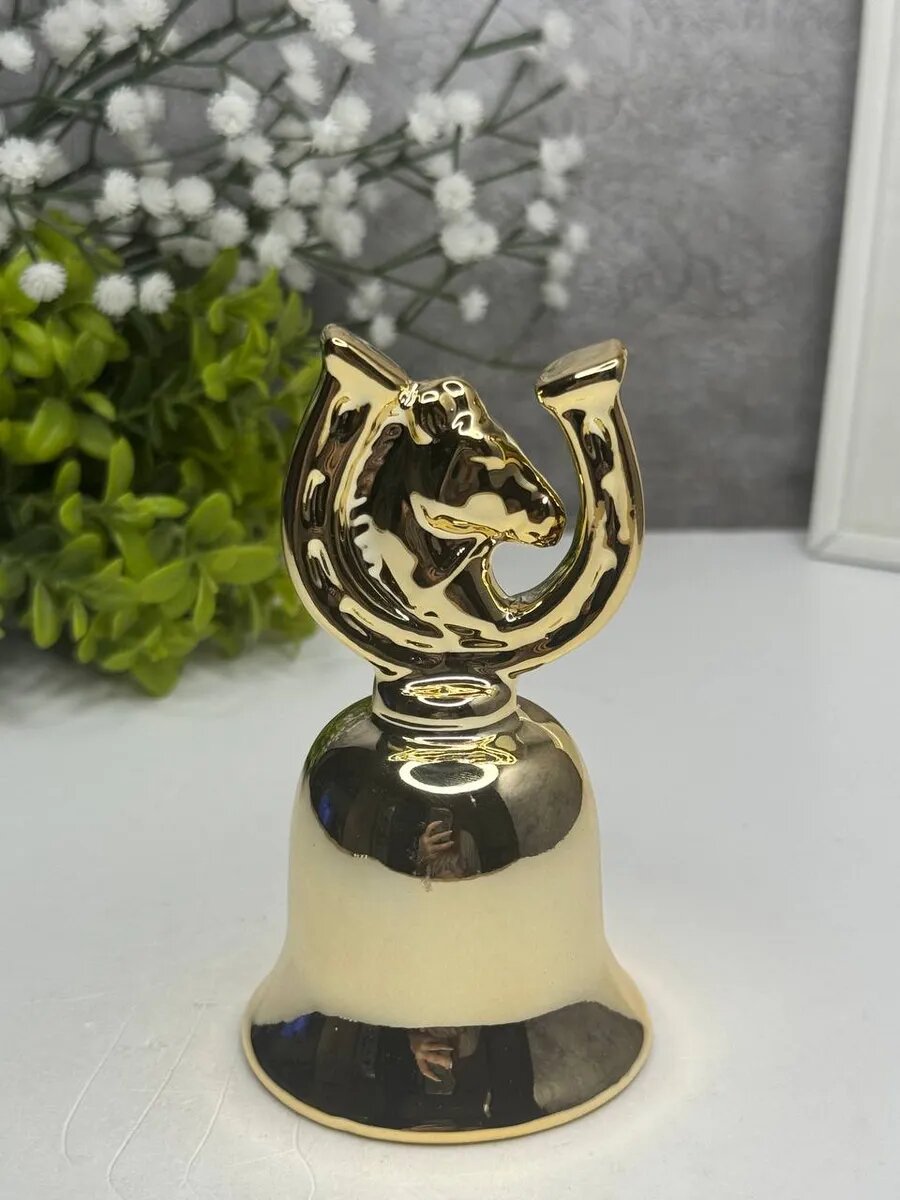 Сувенирный колокольчик лошадь символ года 2026, фарфор (цвет золото)