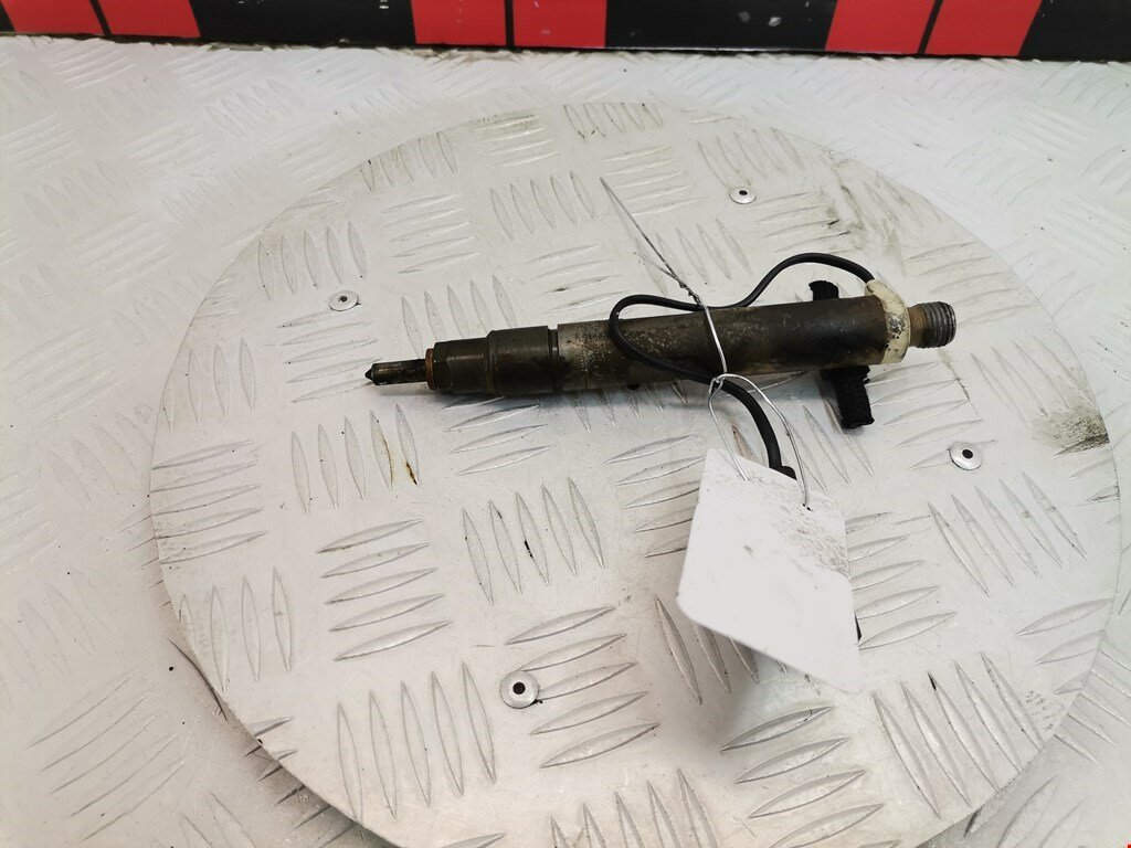 Форсунка дизельная электрическая Volkswagen Polo 4 038130201F арт. 1295636