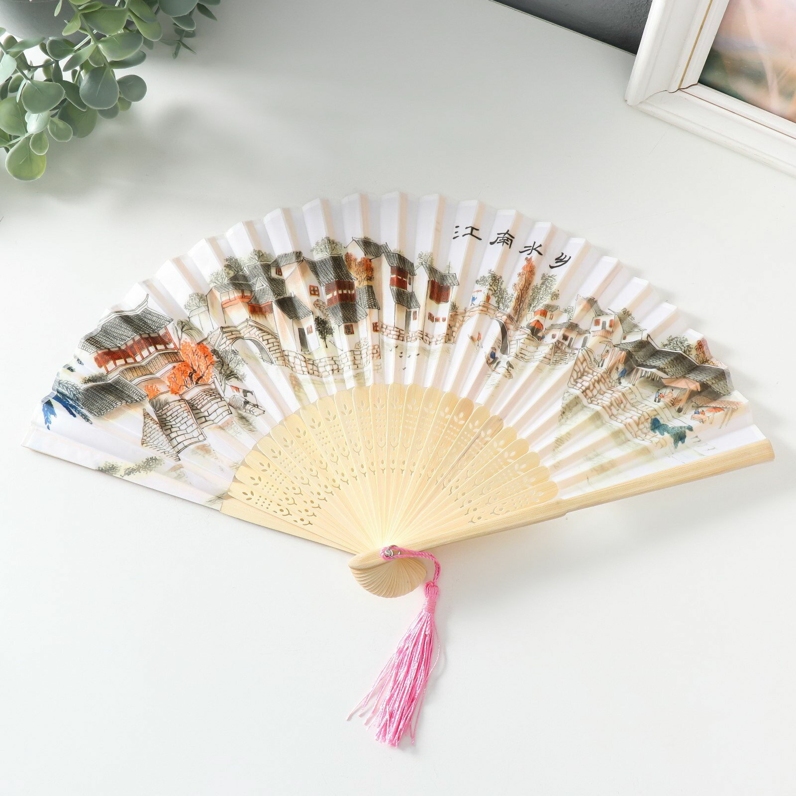 Веер складной h=21 см "Город", цветной, с кисточкой, тематика праздника: универсальная тематика